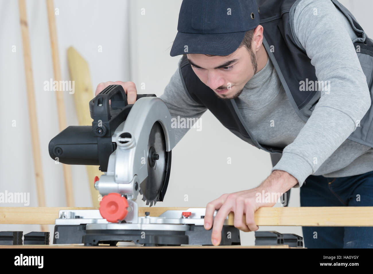 Young man using circular saw Stock Photo - Alamy