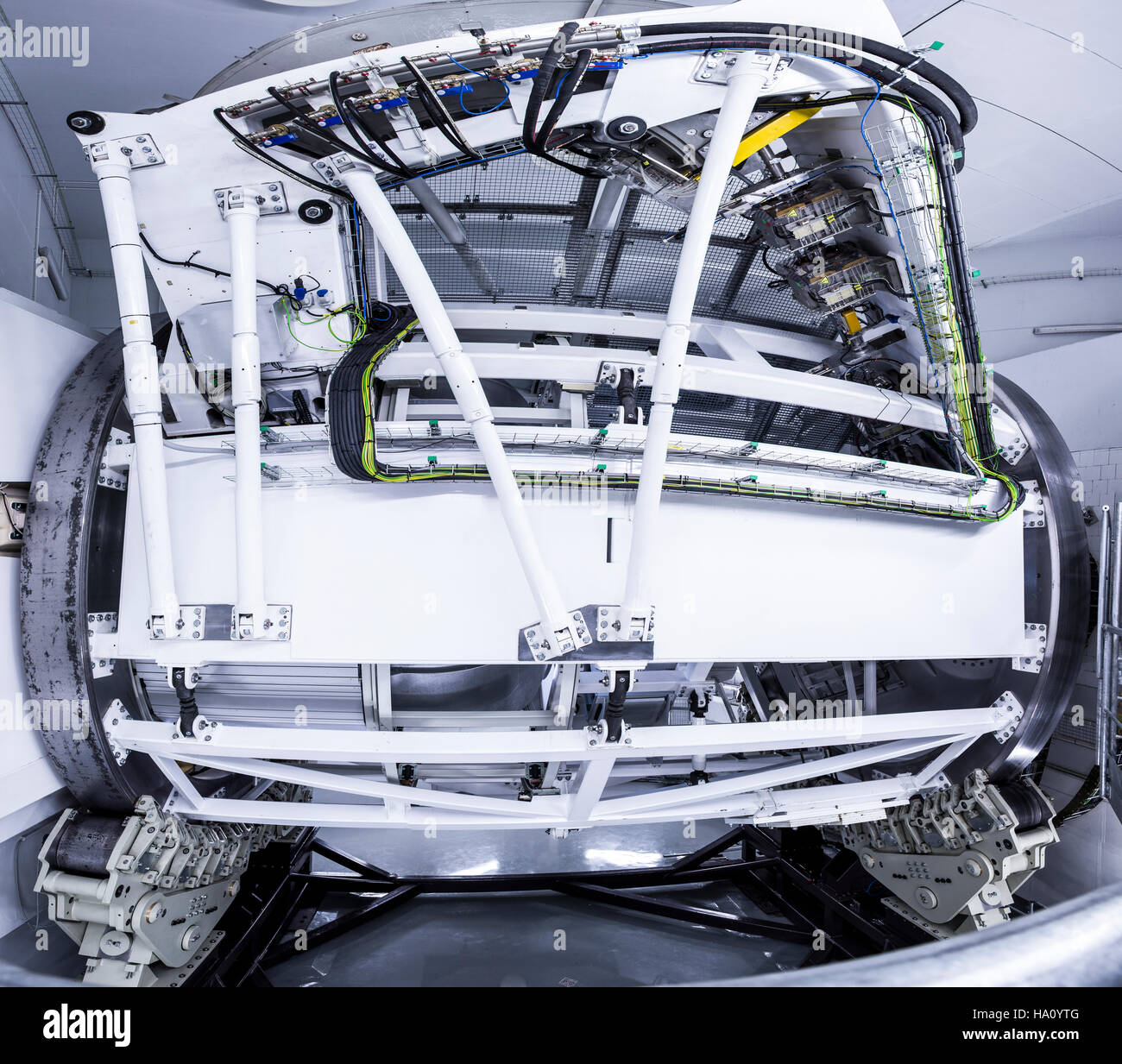 Gantry 90-ton machine aims proton beam at the patient's body at the ...