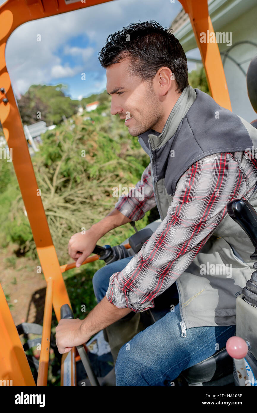 Man operating heavy construction machinery hi-res stock photography and ...