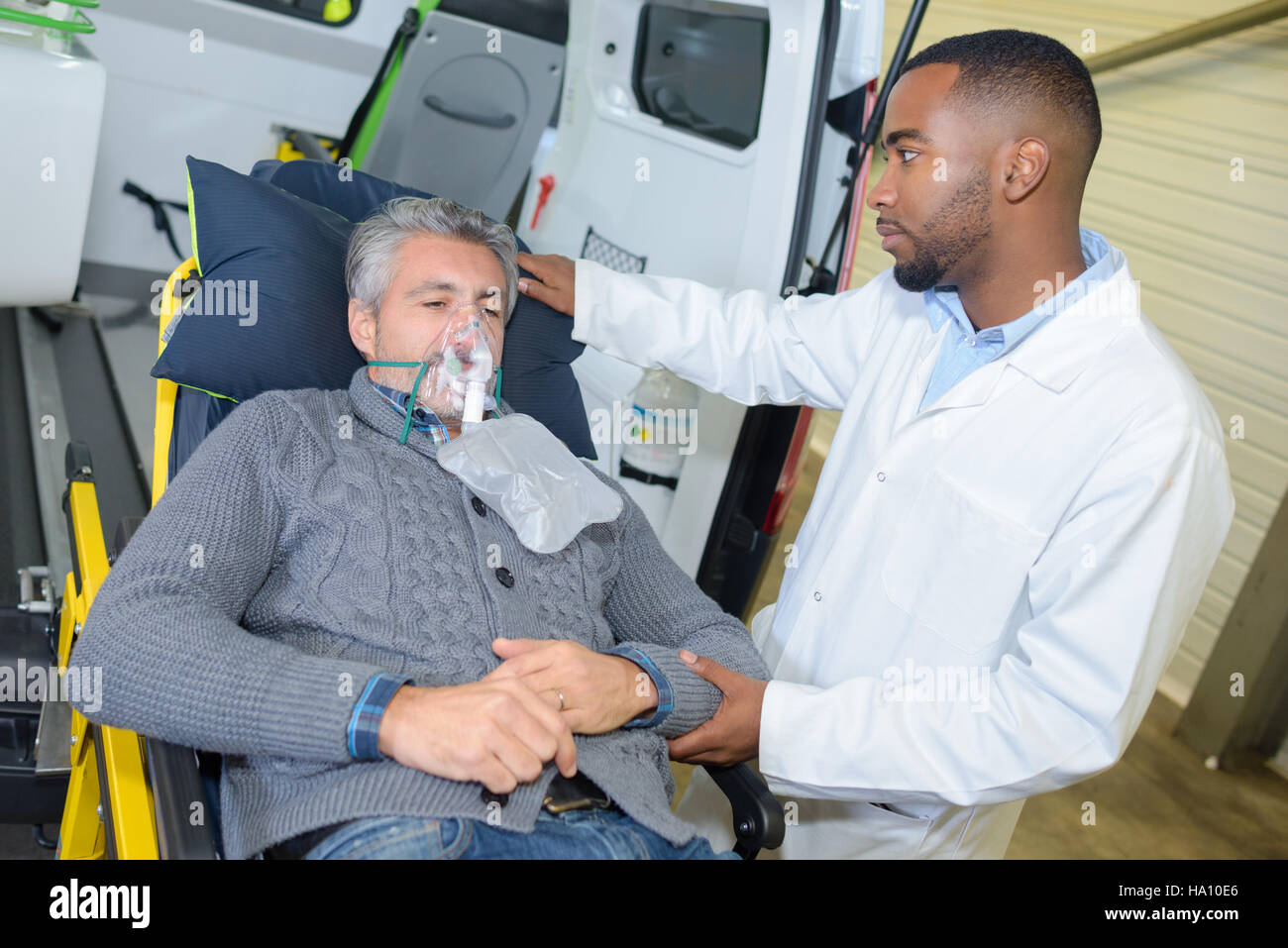paramedics to the rescue Stock Photo - Alamy