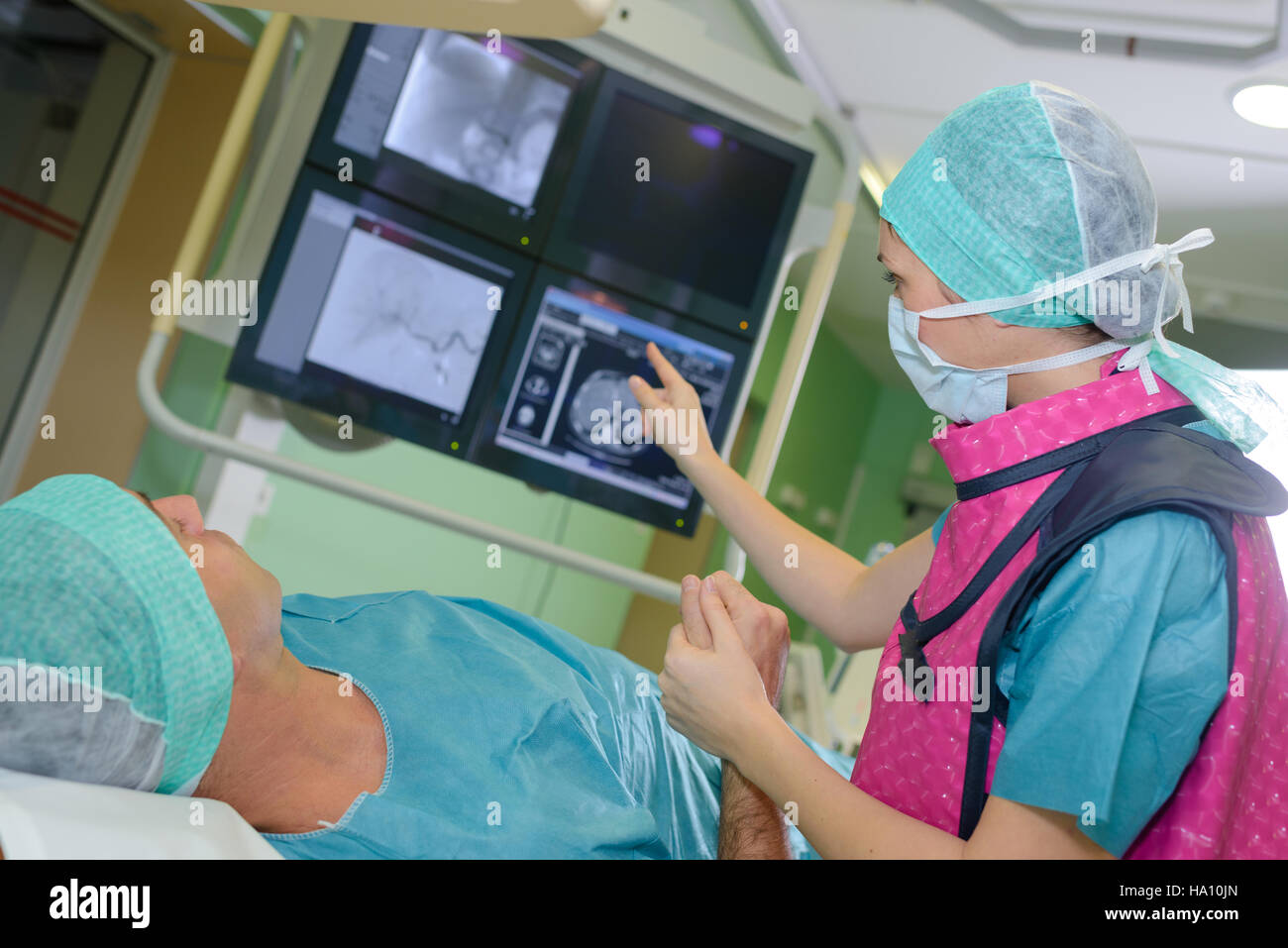 Radiologist explaining scan to patient Stock Photo - Alamy
