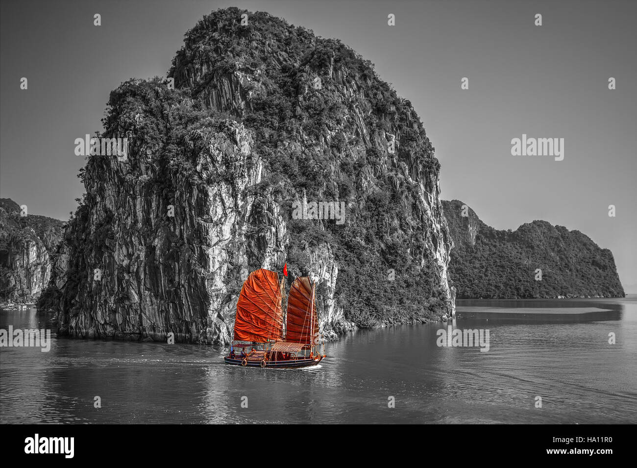 Traditional ships sailing in Halong Bay, Vietnam Stock Photo - Alamy