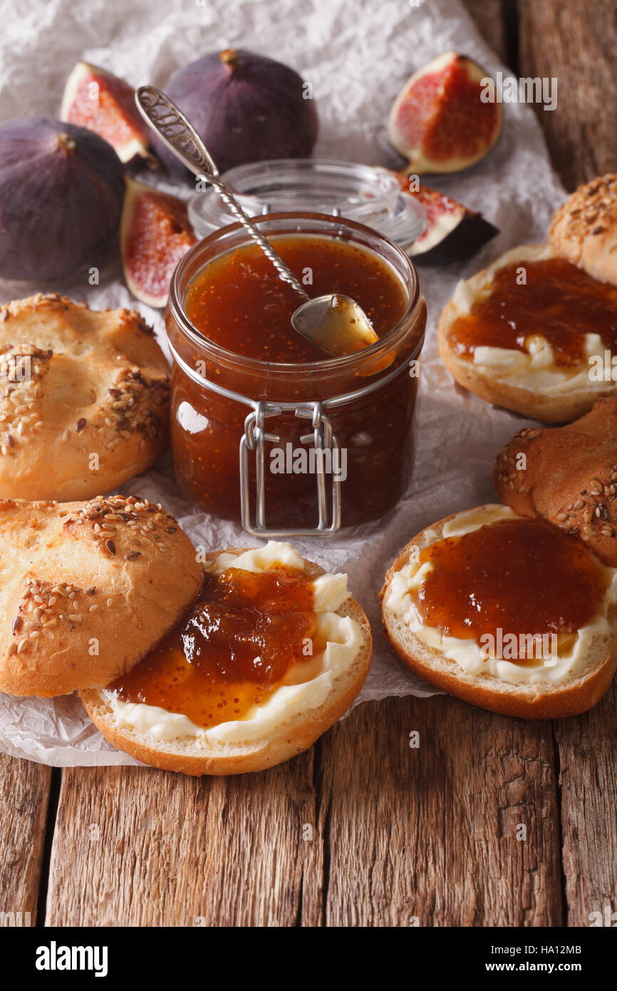 Fig rolls hi-res stock photography and images - Alamy