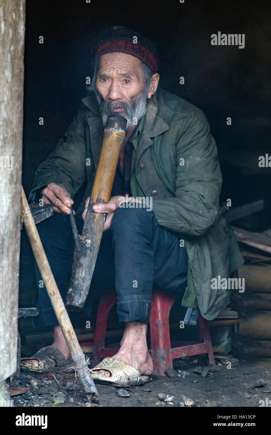Pipe smoking hi-res stock photography and images - Alamy
