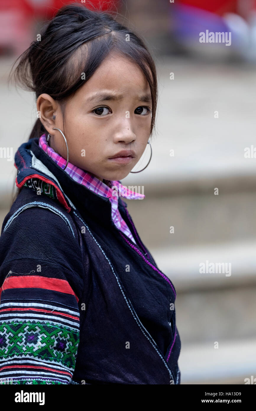 Hmong girl in traditional hi-res stock photography and images - Alamy