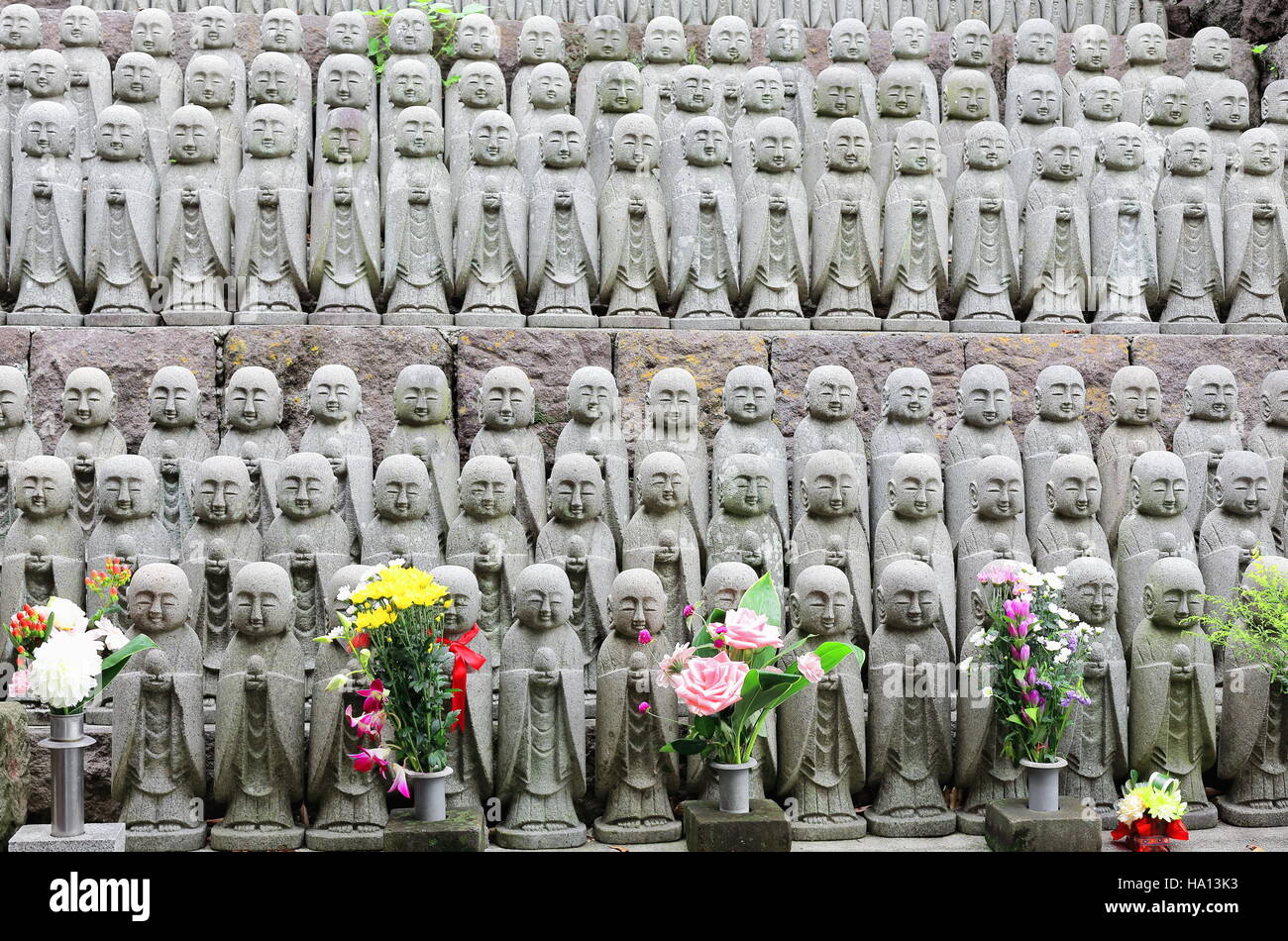 Statue hase dera temple in kamakura hi-res stock photography and images ...