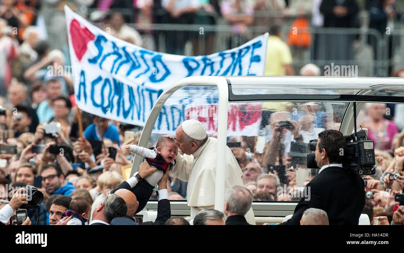 Pope Francis weekly general audience at St Peter's Square Featuring ...