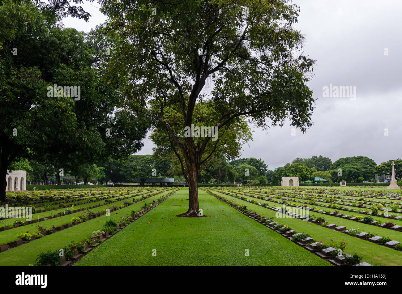 Kanchanaburi War Cemetery (Thailand Stock Photo - Alamy