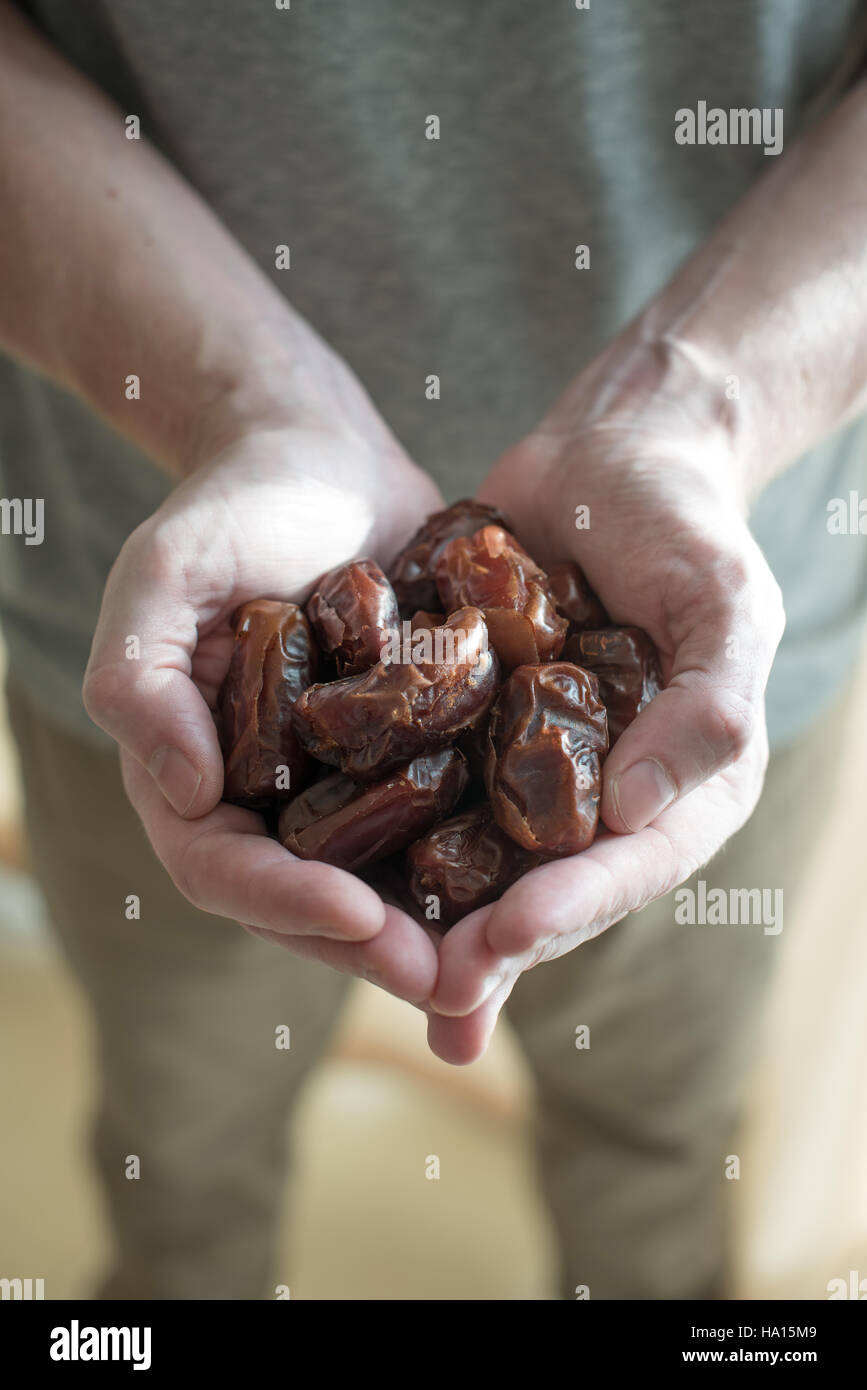 Hands holding dates hi-res stock photography and images - Alamy