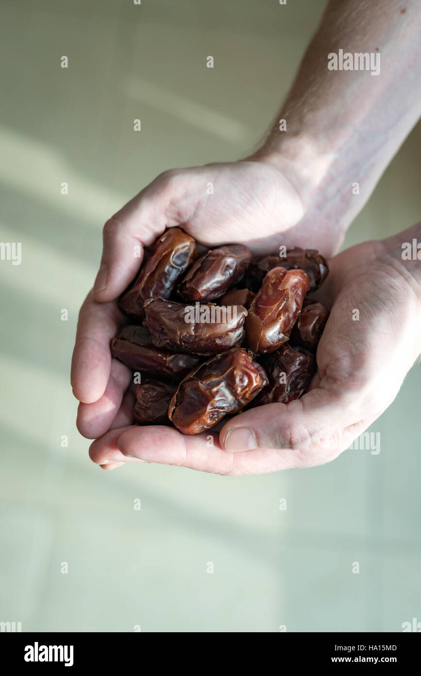 Hands holding dates hi-res stock photography and images - Alamy