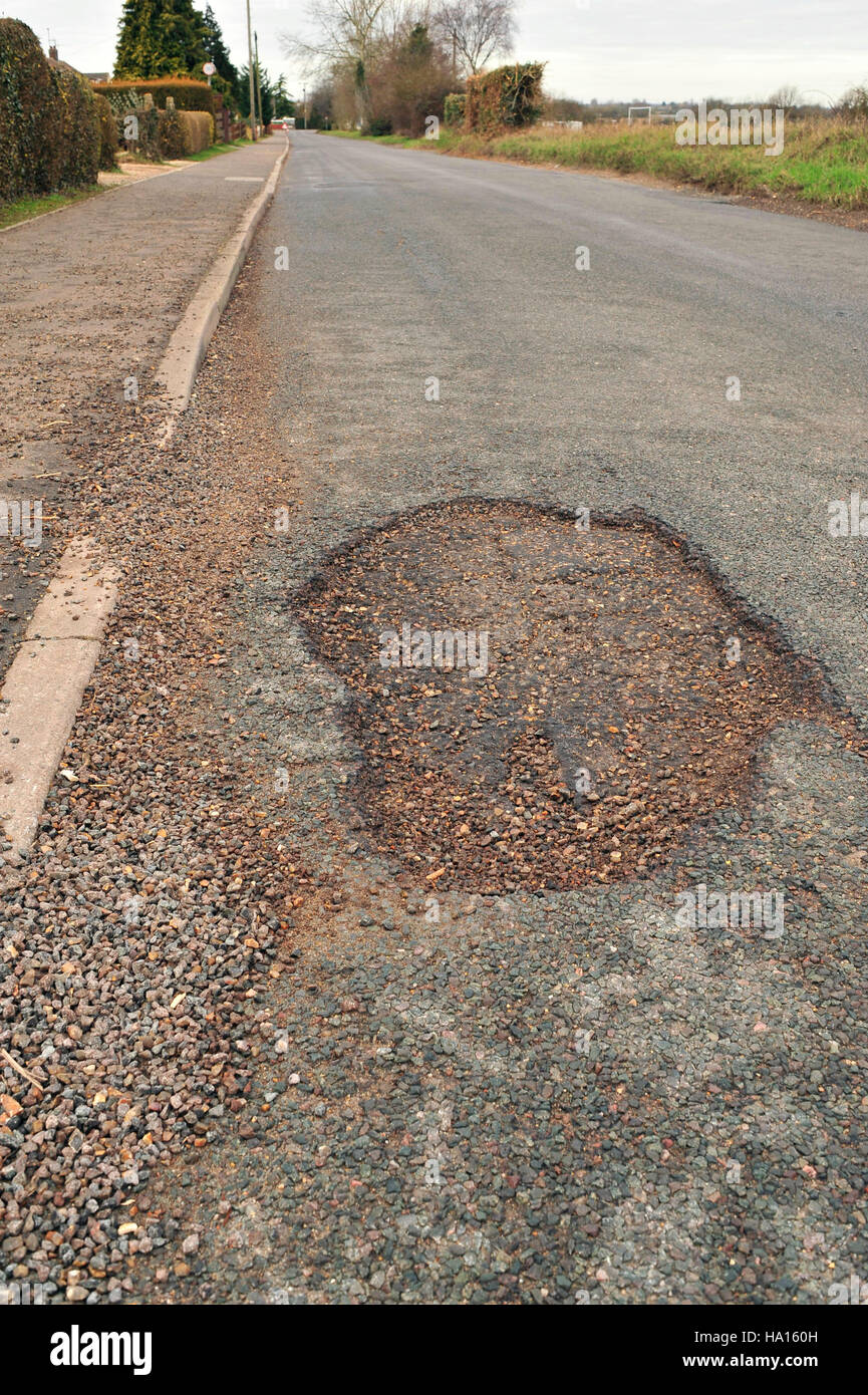 Car pothole uk hi-res stock photography and images - Alamy