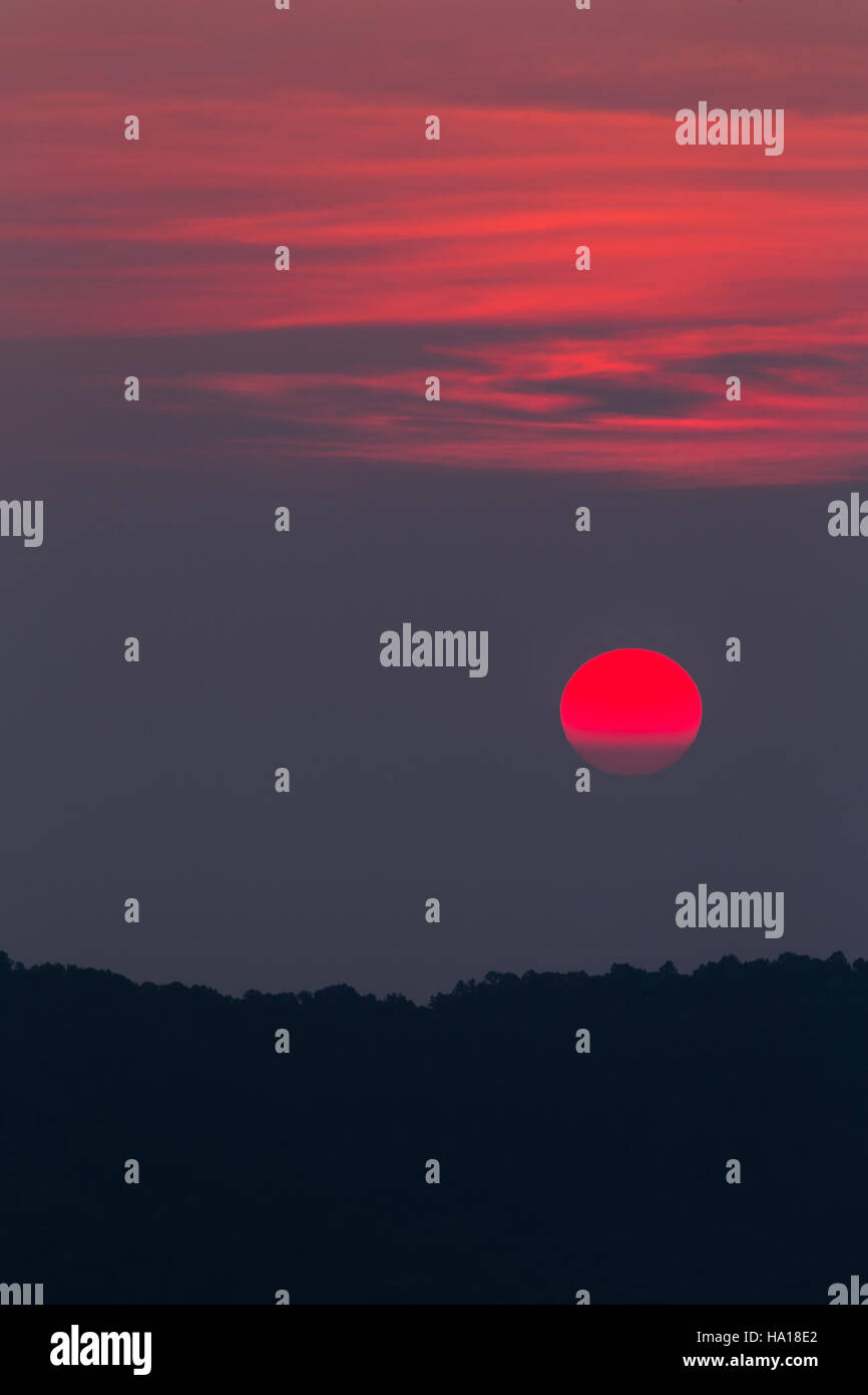snpphotos 22330166749 Red Sun Rising Stock Photo - Alamy