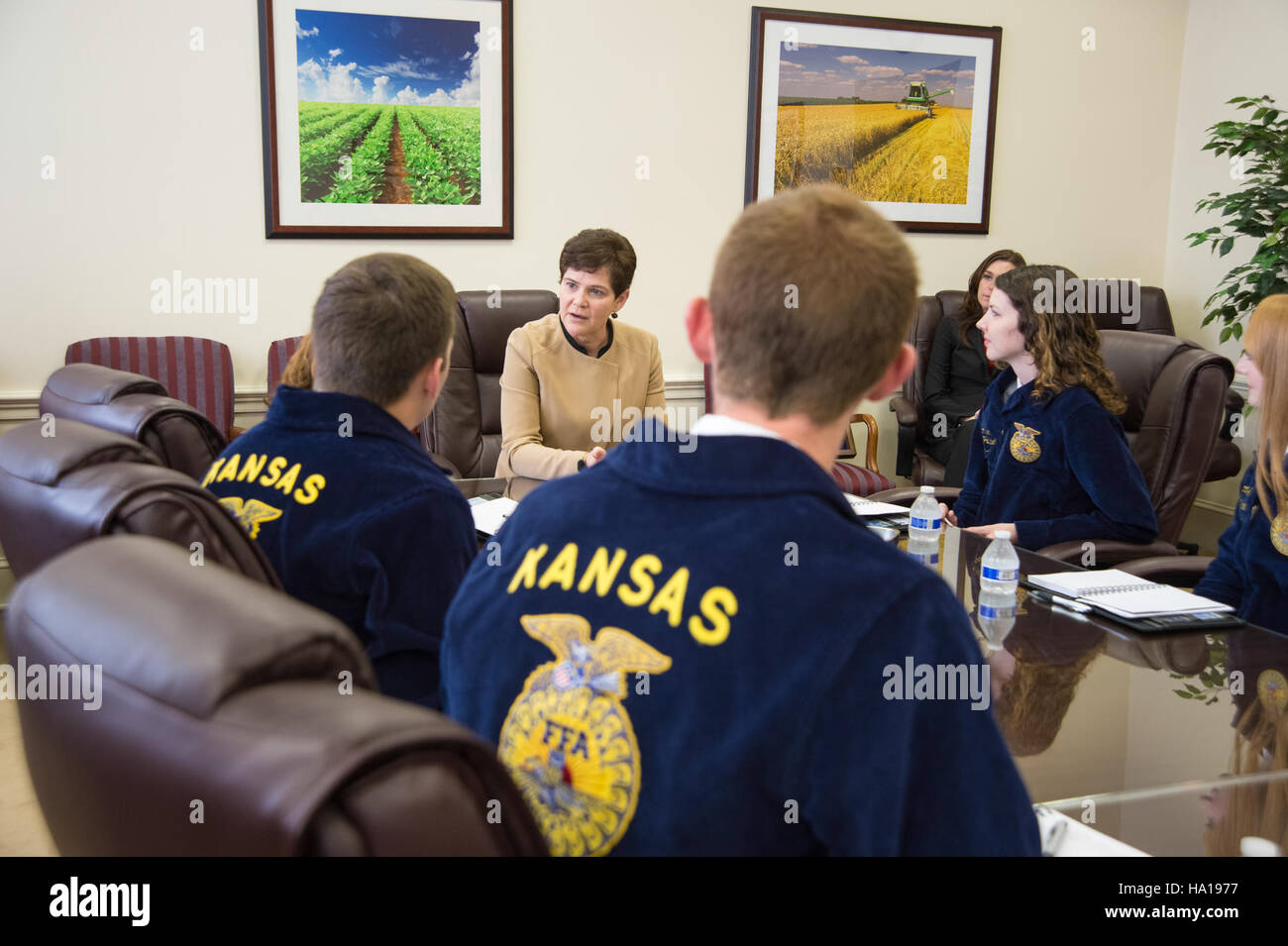 The USDA Office of the Secretary presented an award to the Future ...