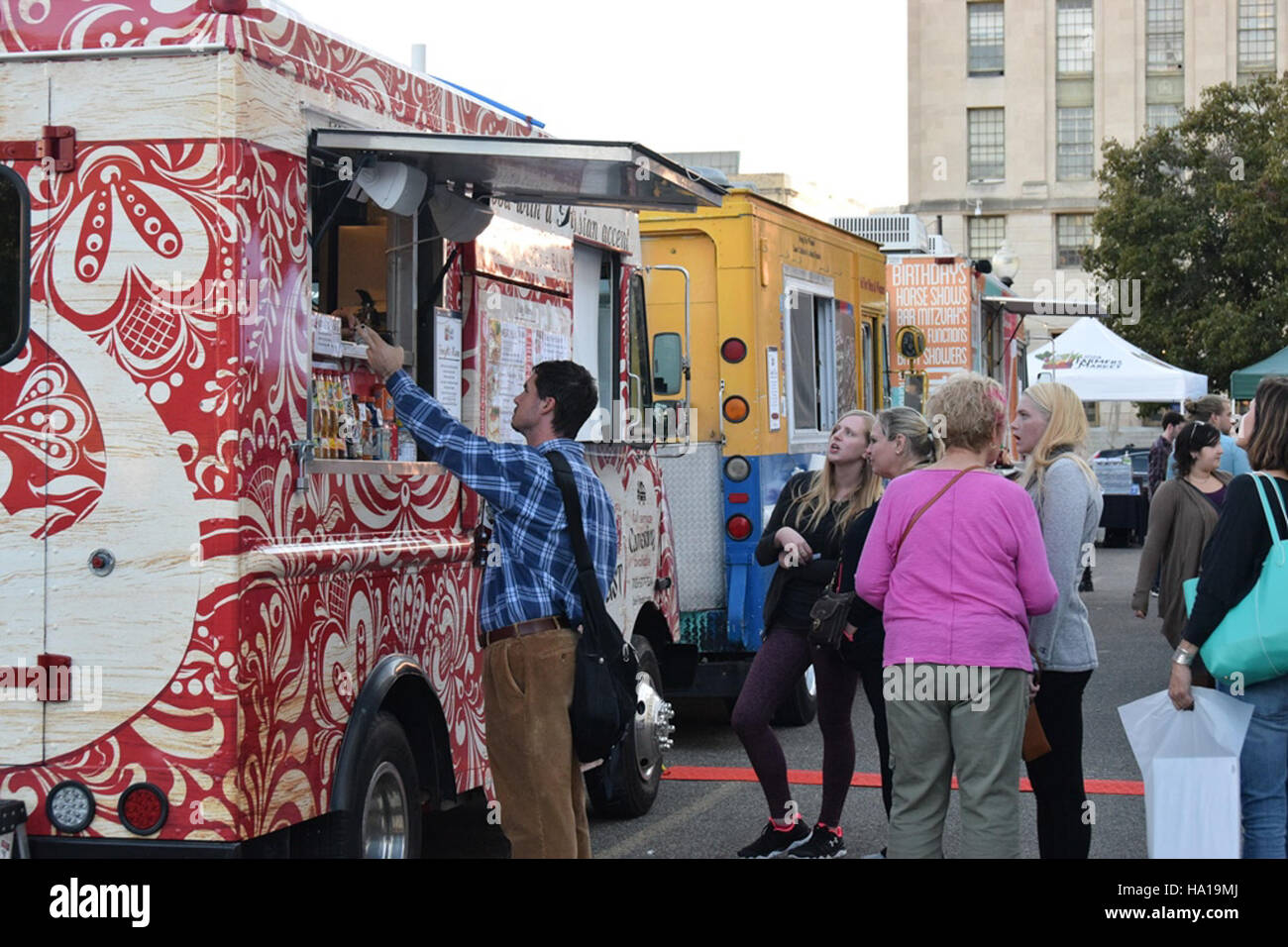 usdagov 23026836634 Food trucks with people ordering Stock Photo - Alamy