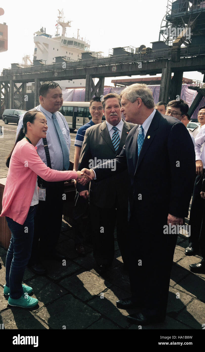 U.S. Department of Agriculture Secretary Tom Vilsack meets with Chinese ...