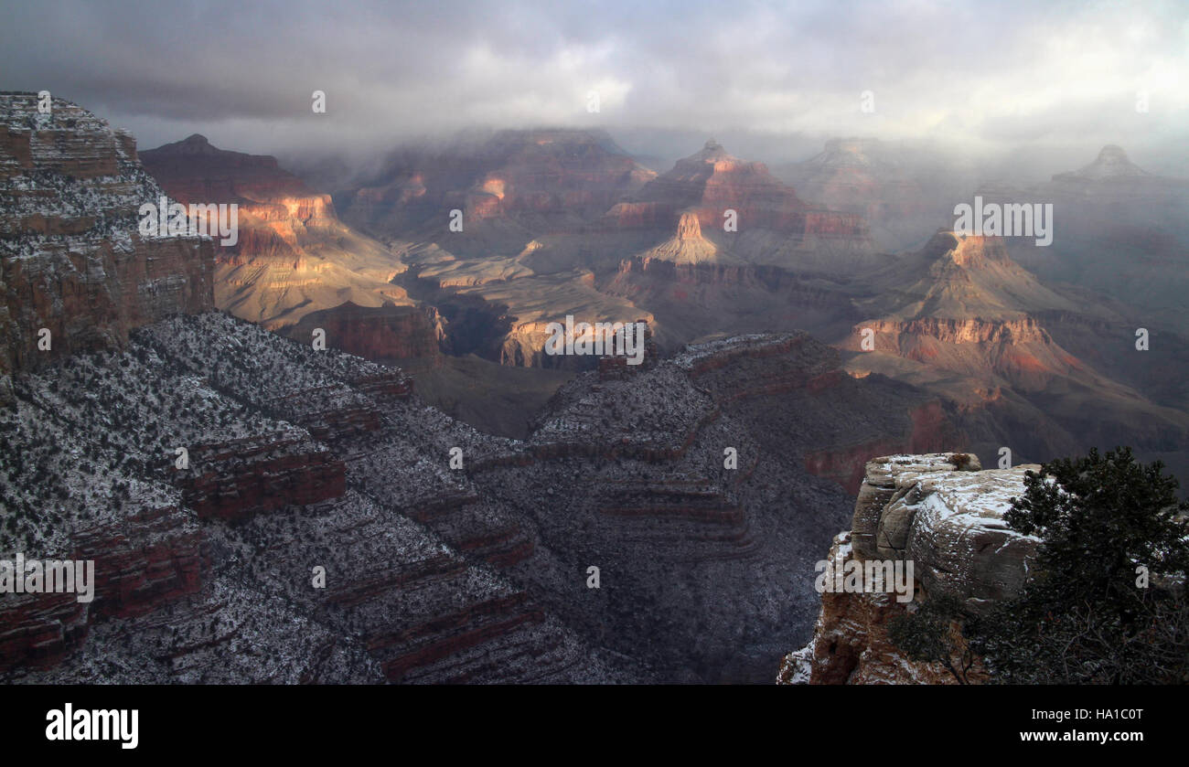 A Christmas Day sunrise at Grand Canyon National Park, showcasing its ...