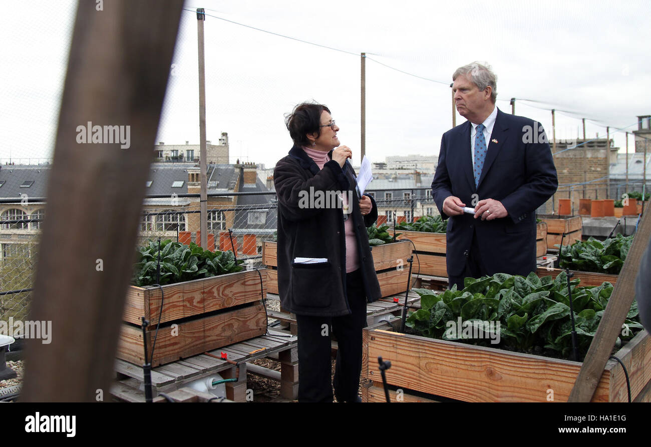 Food management partners hi-res stock photography and images - Alamy