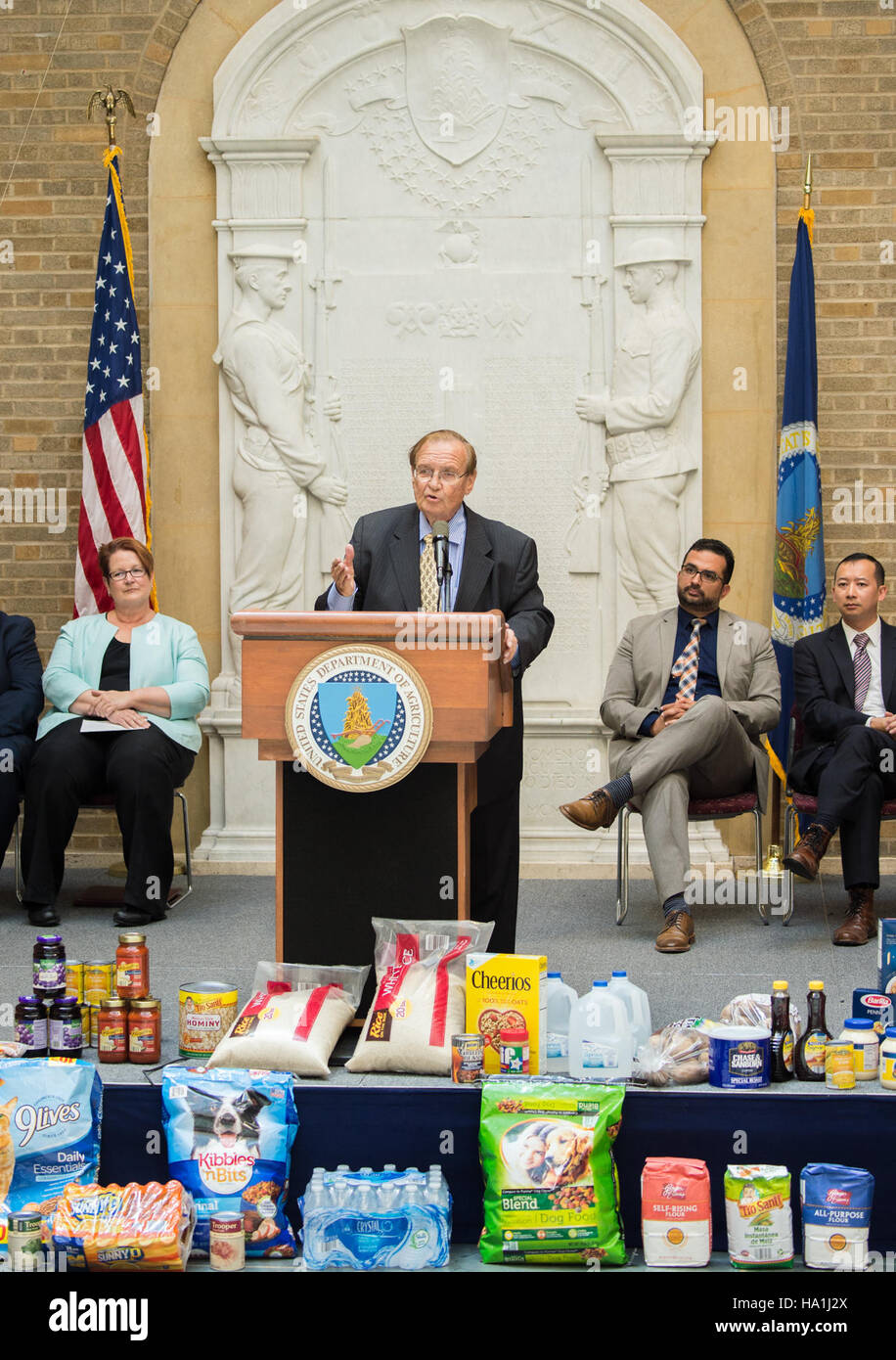 The USDA's 'Feds Feed Families' program helps provide food assistance ...