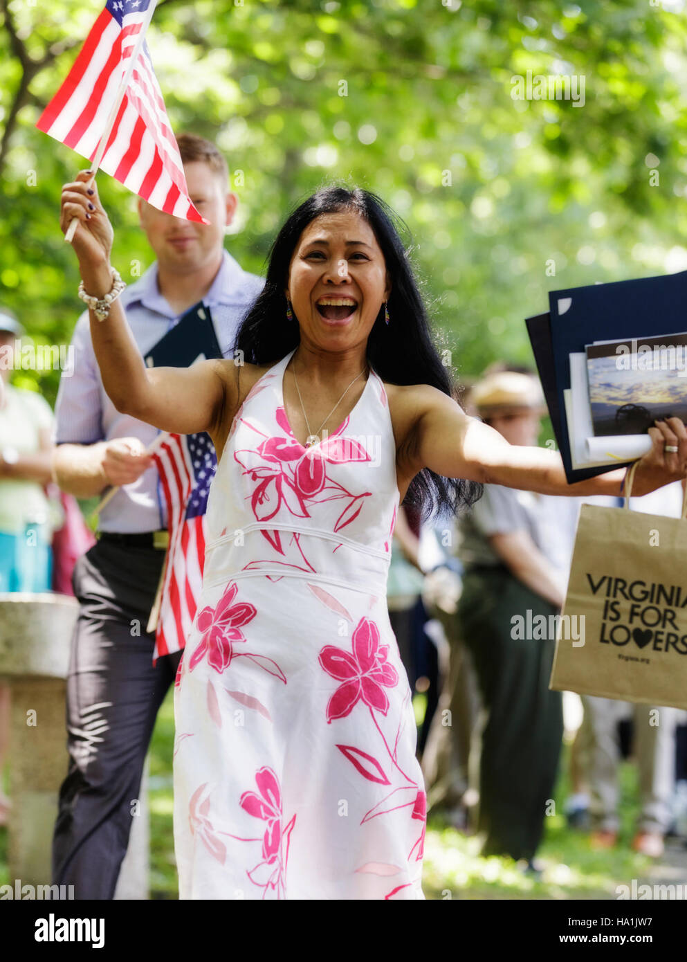 This image captures a U.S. naturalization ceremony, where individuals ...