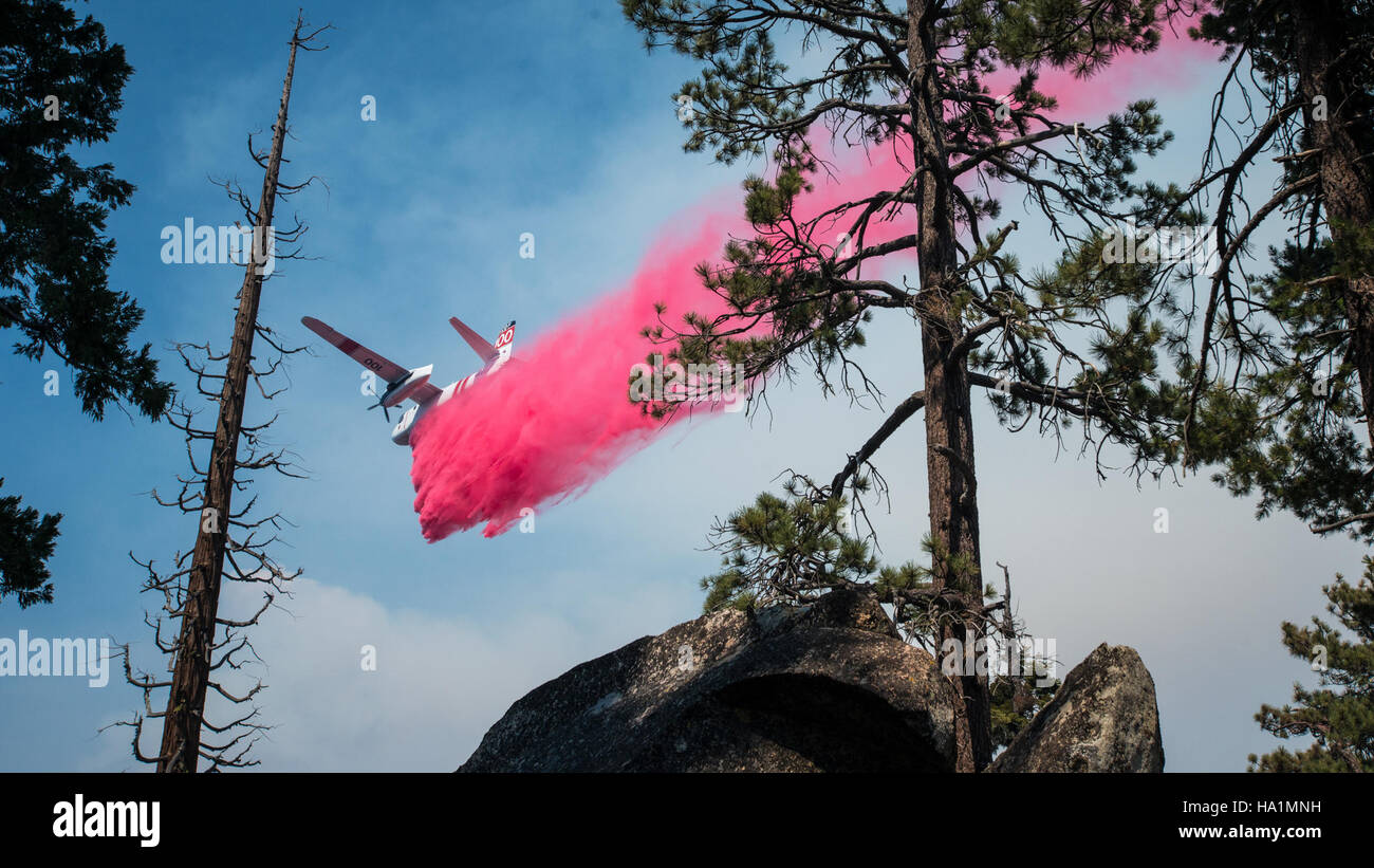 This image shows a Very Large Air Tanker (VLAT) releasing fire ...