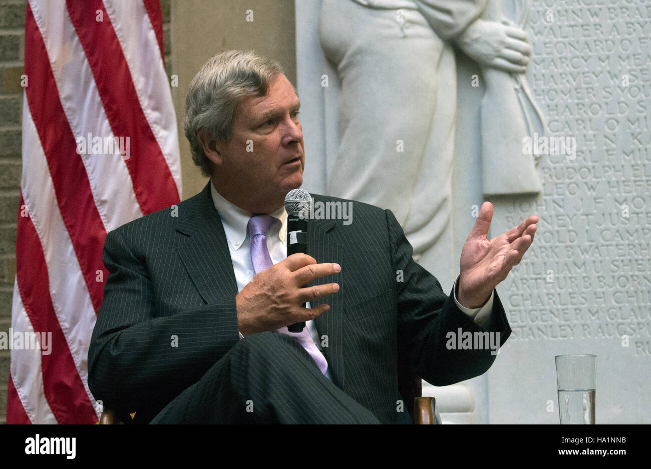 This image shows USDA Secretary Tom Vilsack discussing water quality ...