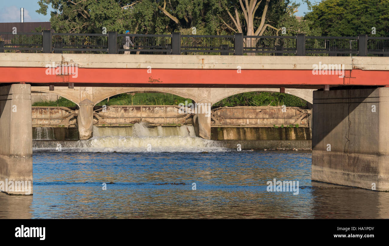 This image shows the distribution process of the Emergency Food ...