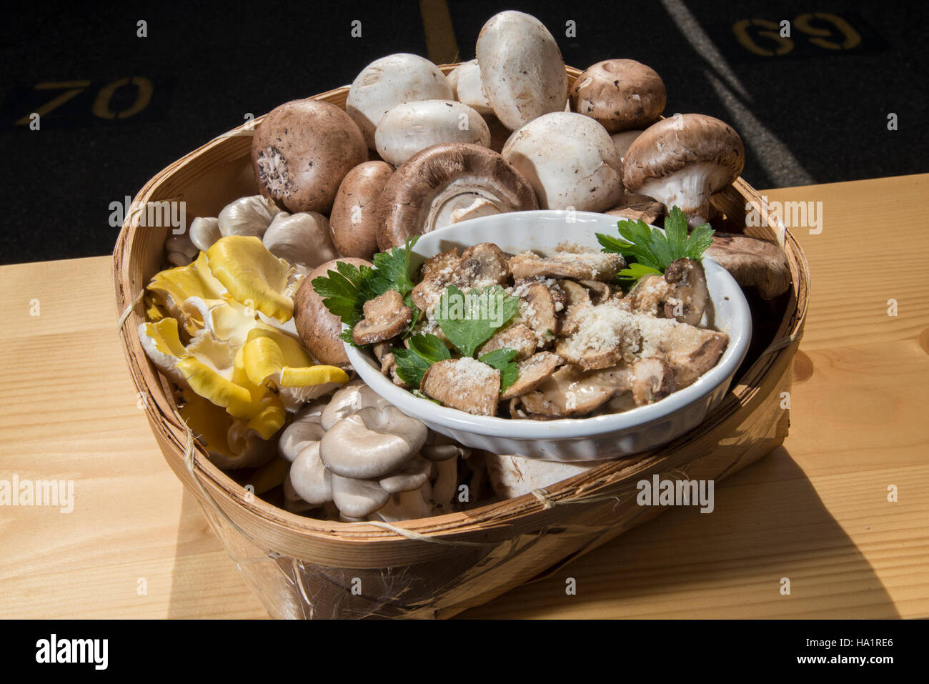The Country Fresh Mushroom Co. participates in a USDA demonstration at ...