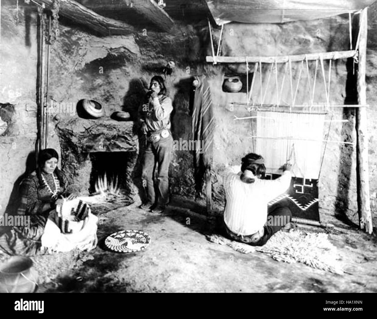 Hopi House at the Grand Canyon hosts weaving demonstrations, reflecting ...