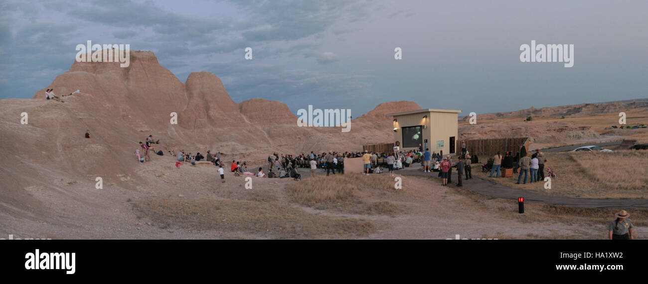 badlandsnationalpark 27032825540 Crowd Panorama Stock Photo - Alamy