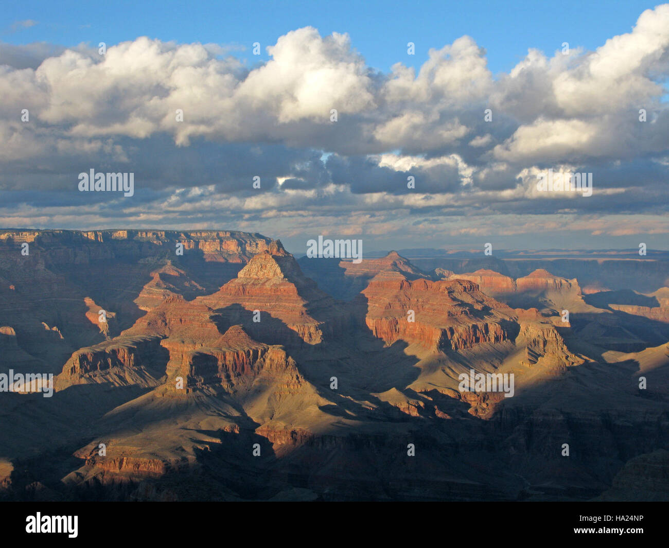 The Grand Canyon offers a stunning panoramic view from Grandview Point ...