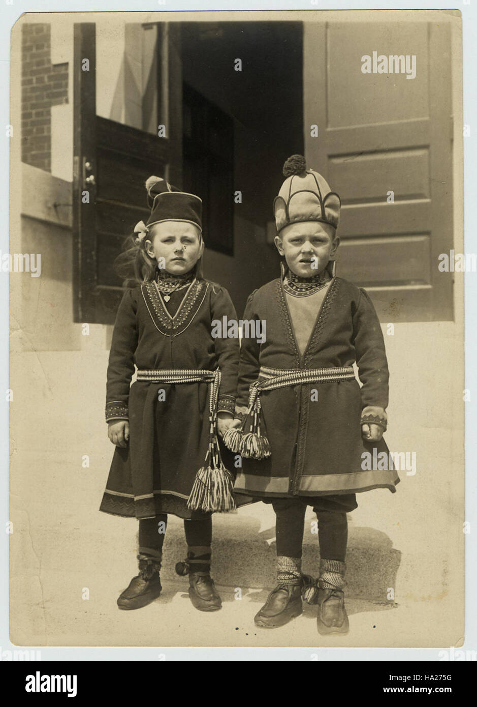 Children in folk costumes hi-res stock photography and images - Alamy