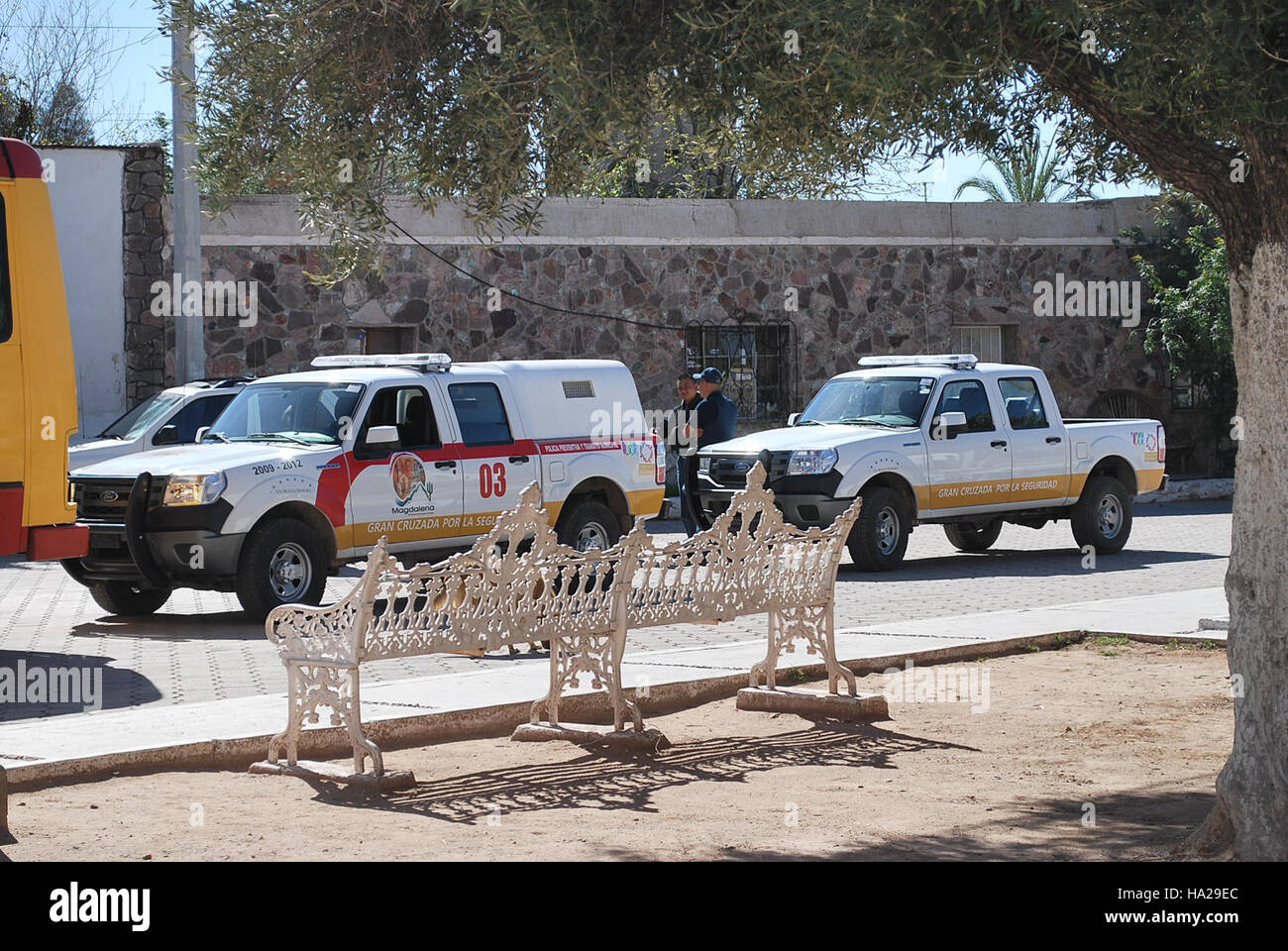 Escort vehicles hi-res stock photography and images - Alamy