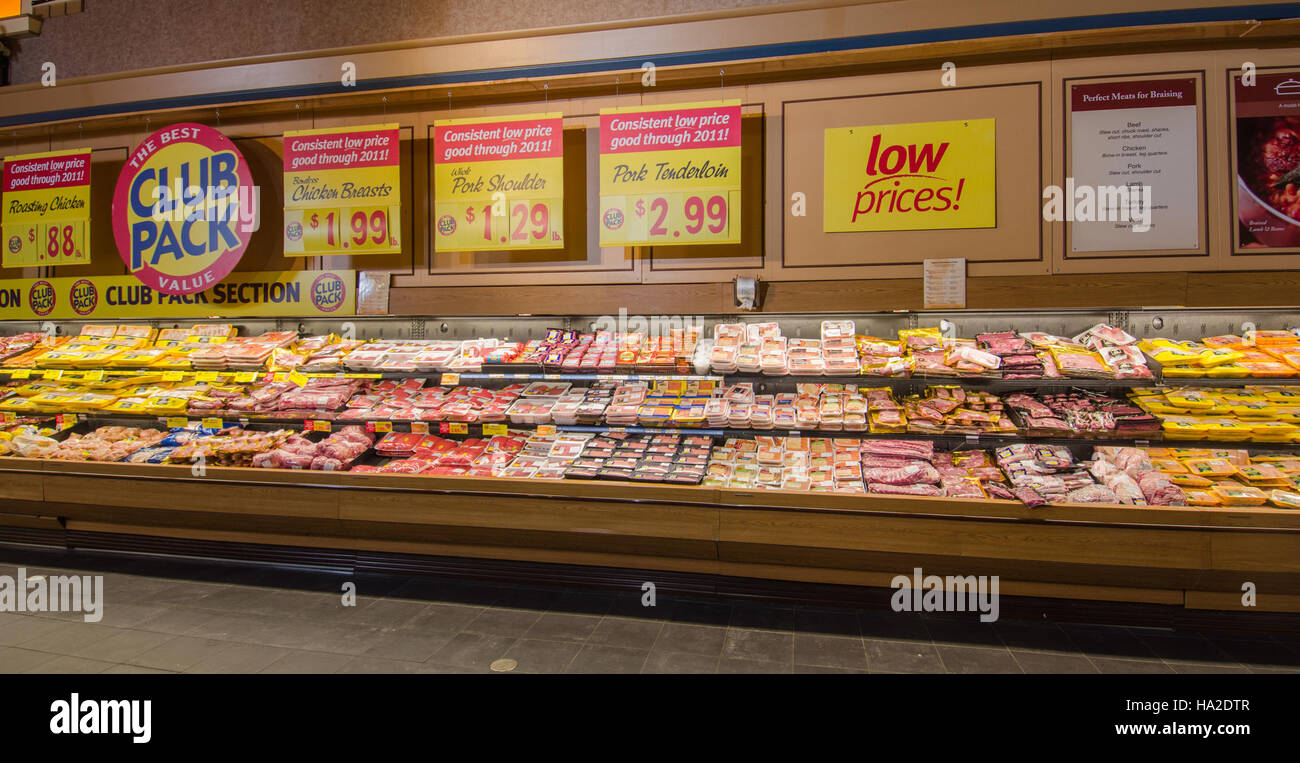 Beef chicken grocery store hi-res stock photography and images - Alamy