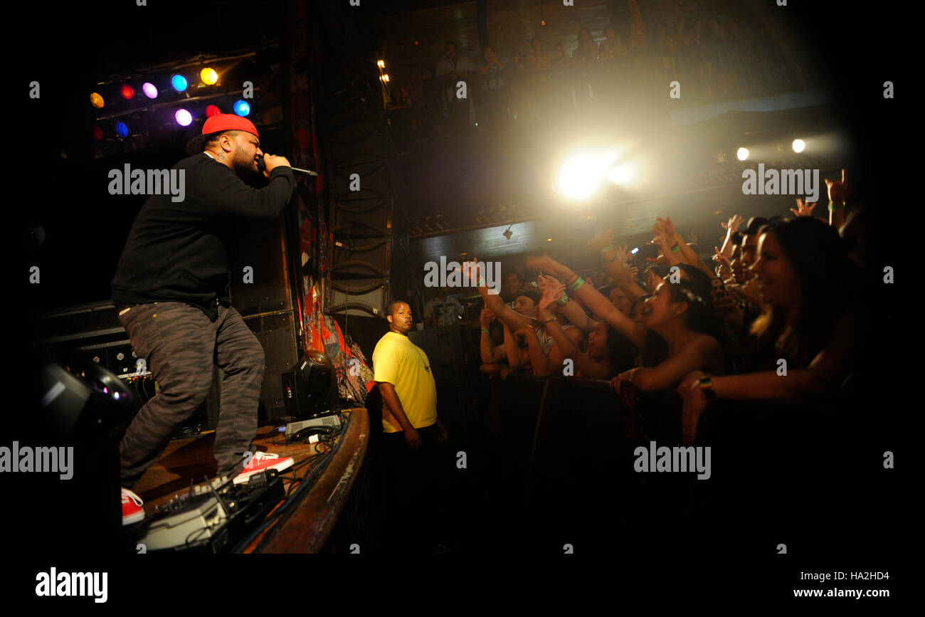 Junyer King aka JR King of Common Kings performing at the House of ...