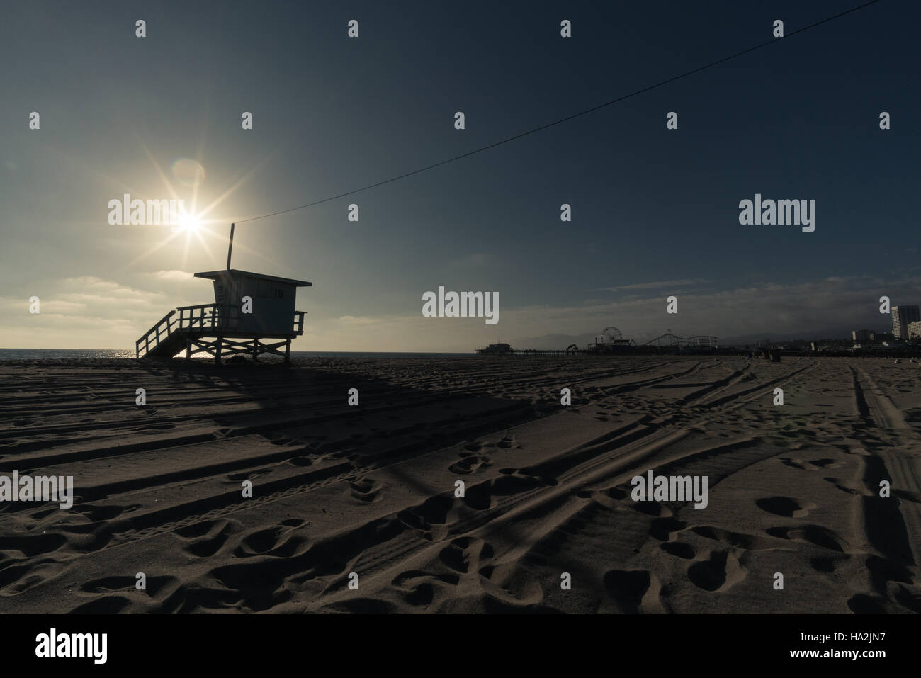 Silhouette of a Lifeguard station, Venice Beach, Los Angeles ...