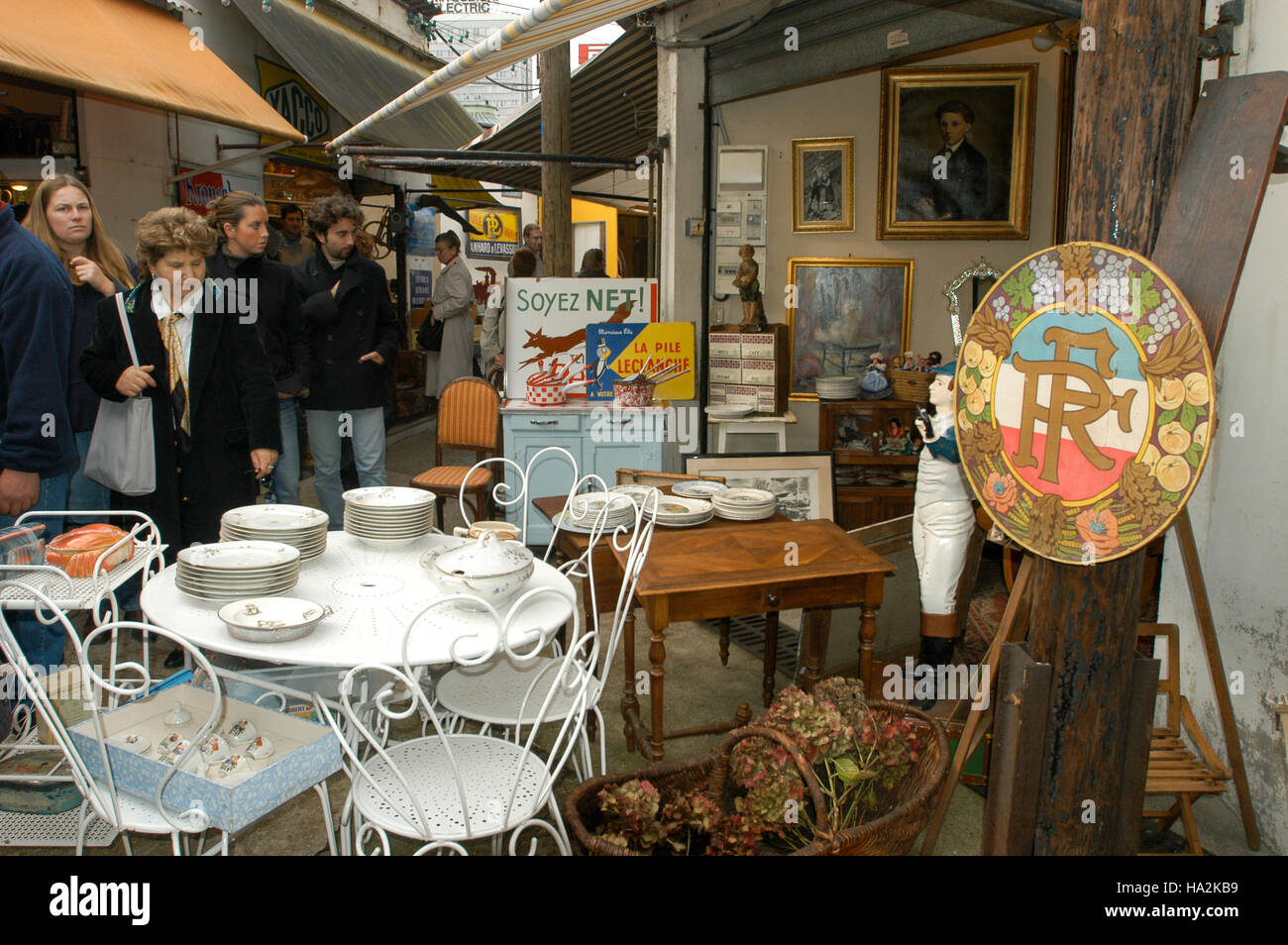 Paris, France - 3 November 2002: People shopping at the flea market of ...