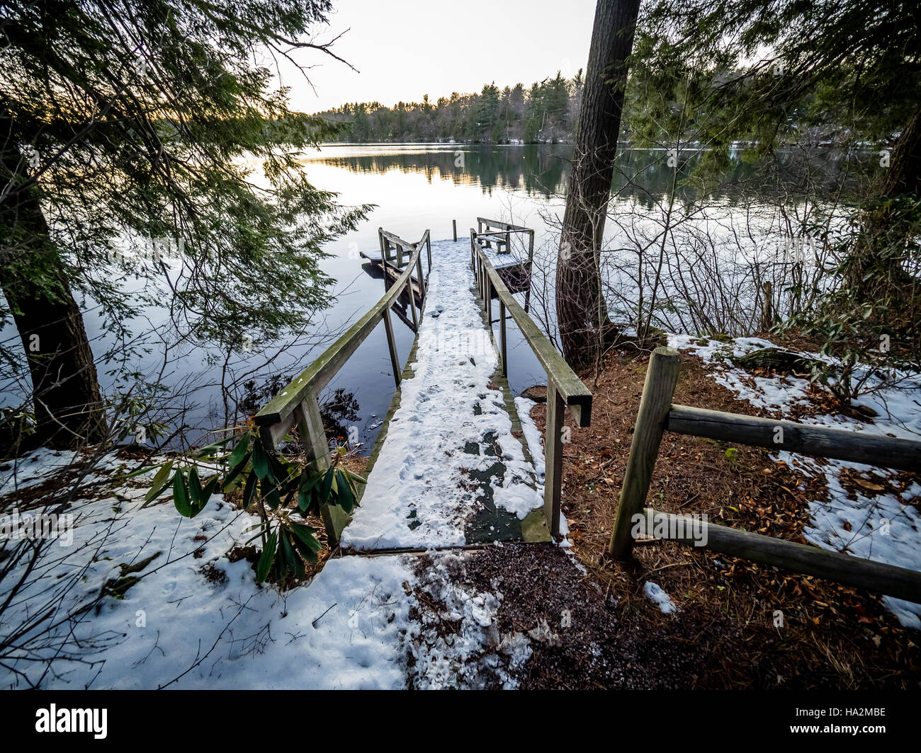 Covered footbridge hi-res stock photography and images - Alamy