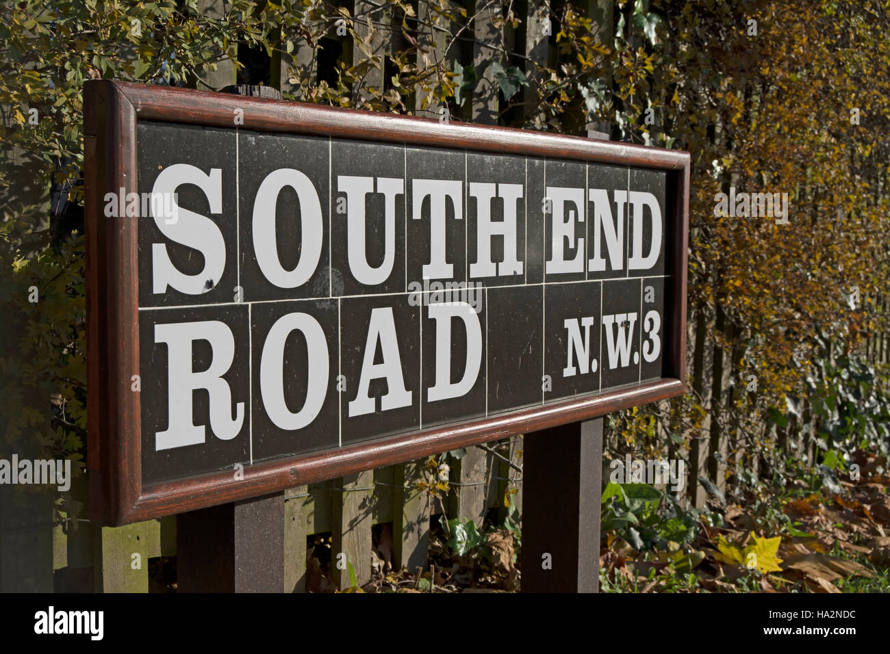 street name sign for south end road in hampstead, london nw3 Stock ...