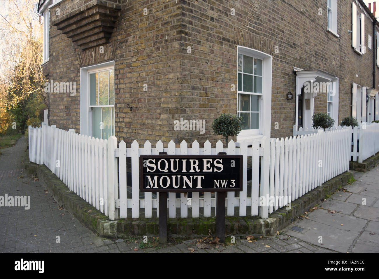 street name sign for squires mount in hampstead, london nw3 Stock Photo ...
