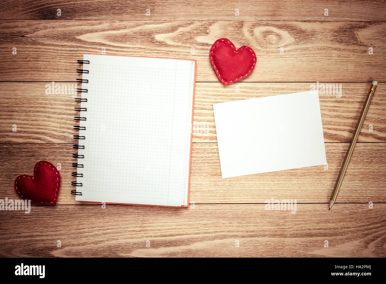 Hearts and notepad sheet of blank paper on wooden table Stock Photo - Alamy