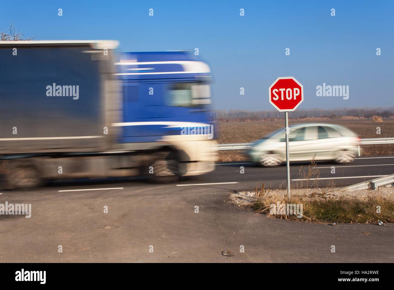 Stop sign crossroads rural hi-res stock photography and images - Alamy