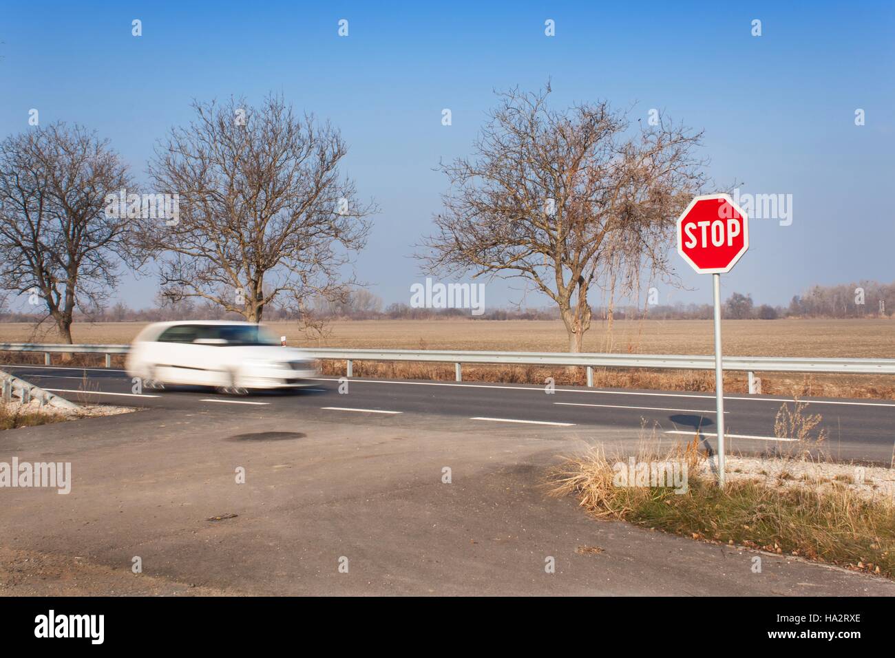 Side road onto main road hi-res stock photography and images - Alamy