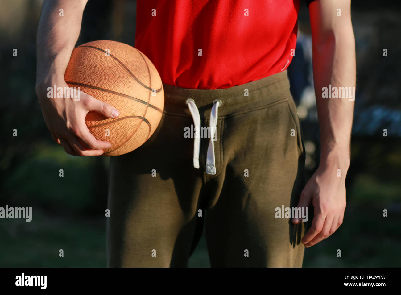 hand hold basketball Stock Photo - Alamy