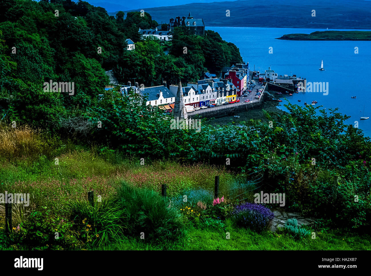 tobermory harbour mull scotland uk Stock Photo - Alamy