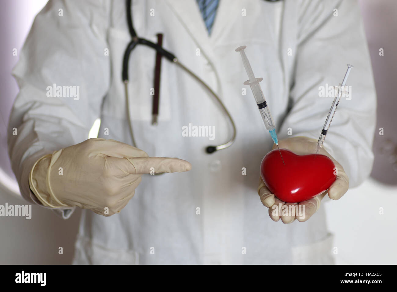 syringe in heart doctor hand Stock Photo - Alamy