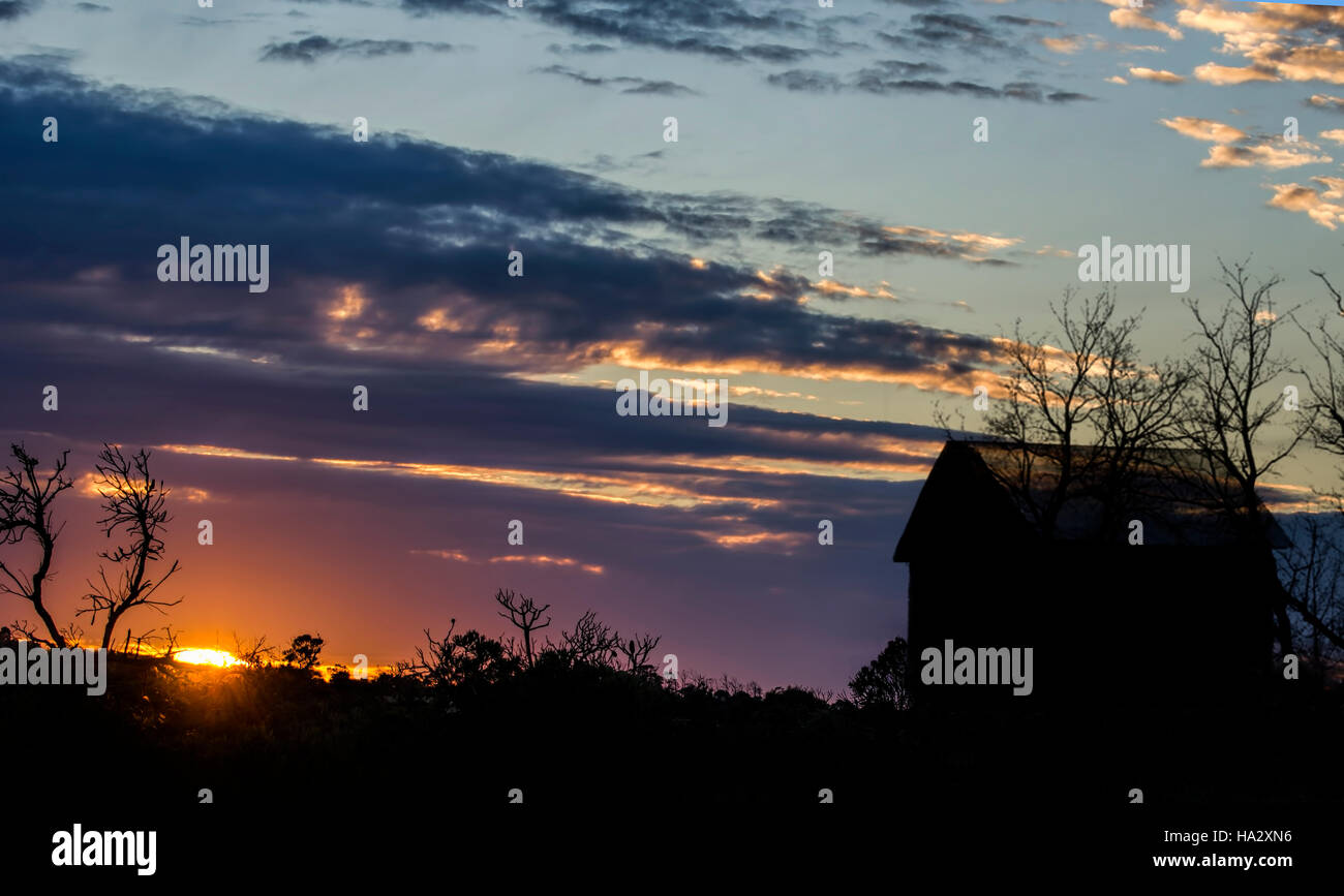 Silhouette of wooden shack in the outback hi-res stock photography and ...