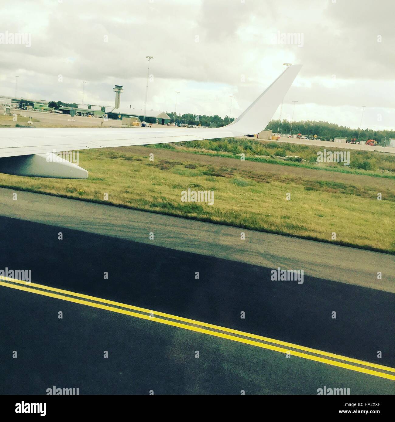aircraft wing and runway Stock Photo - Alamy