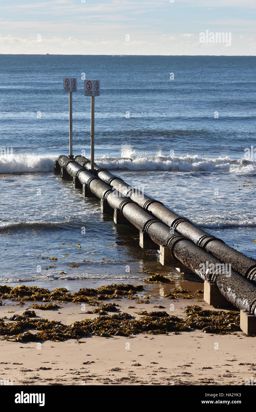 Pipe pollution discharge sea hi-res stock photography and images - Alamy