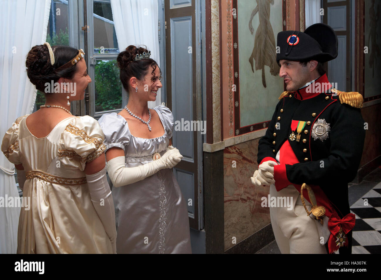 Ladies the french court hi-res stock photography and images - Alamy