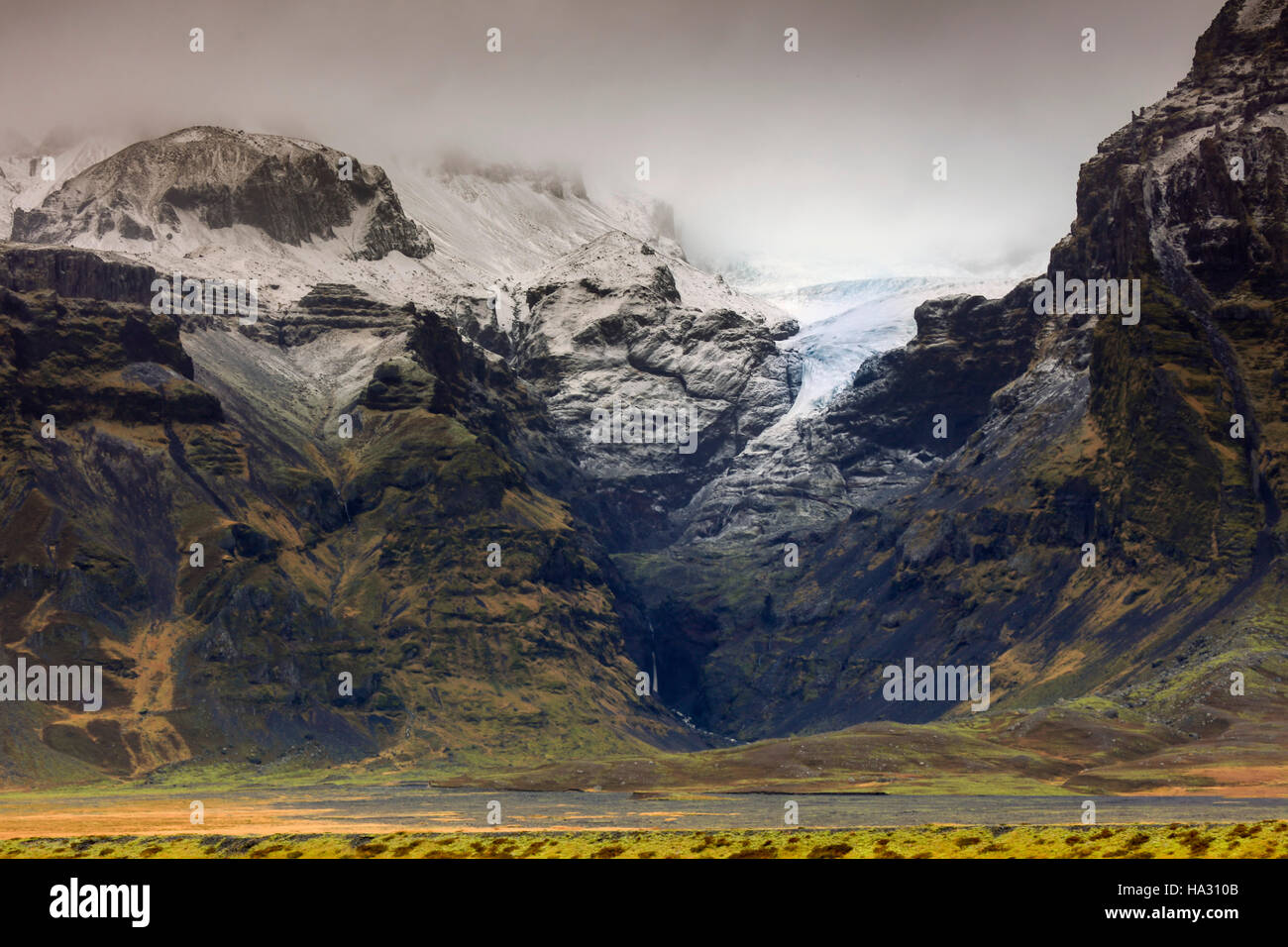 Barren crags hi-res stock photography and images - Alamy